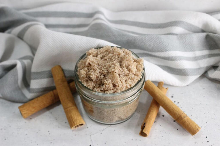 Sugar Body Scrub With Cinnamon