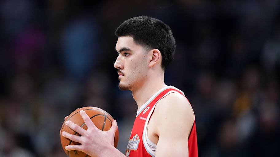 Don't mess with Zach Edey: Alternate angle shows big man at center of ...