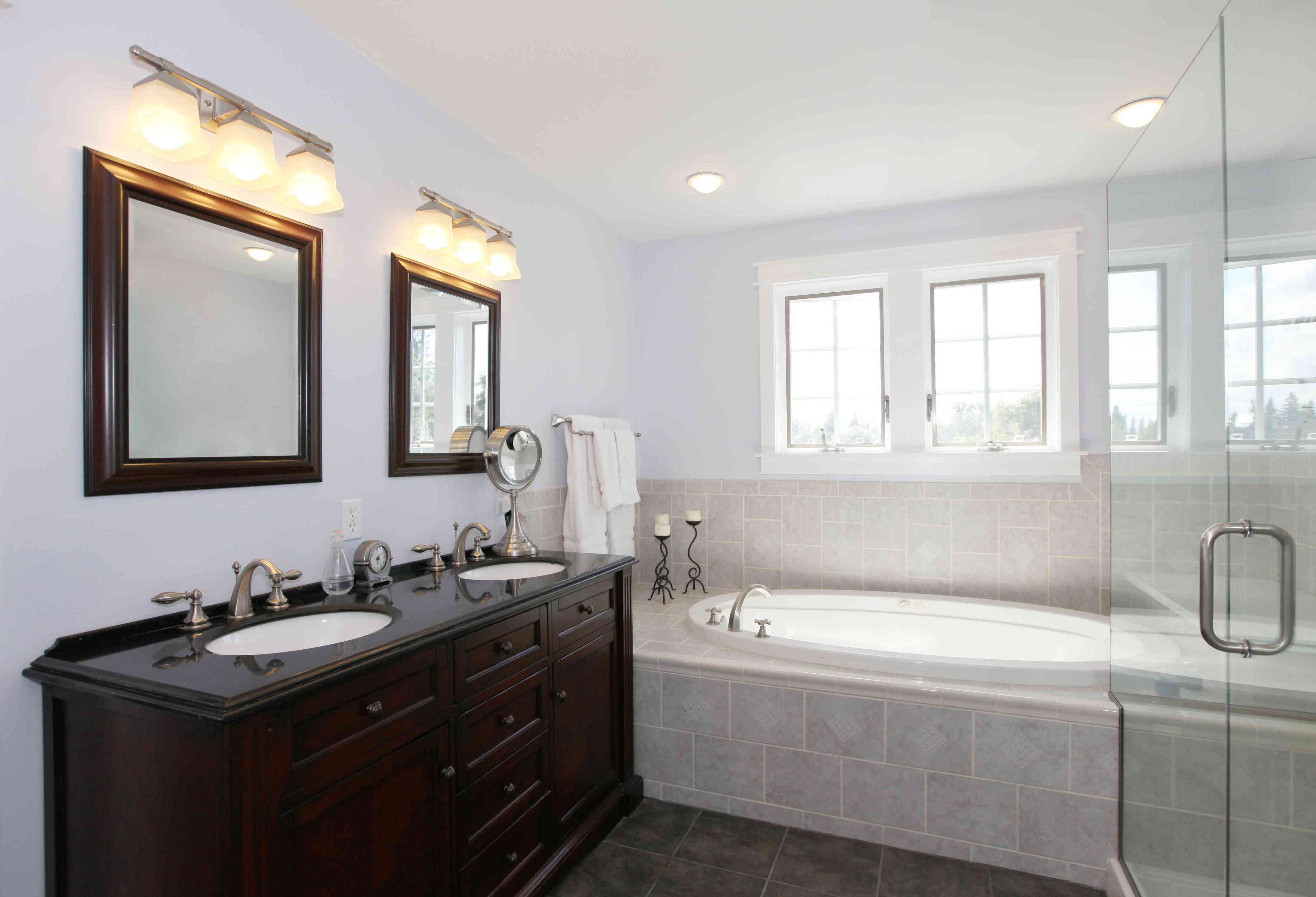 4 Fixtures That Instantly Date Your Bathroom