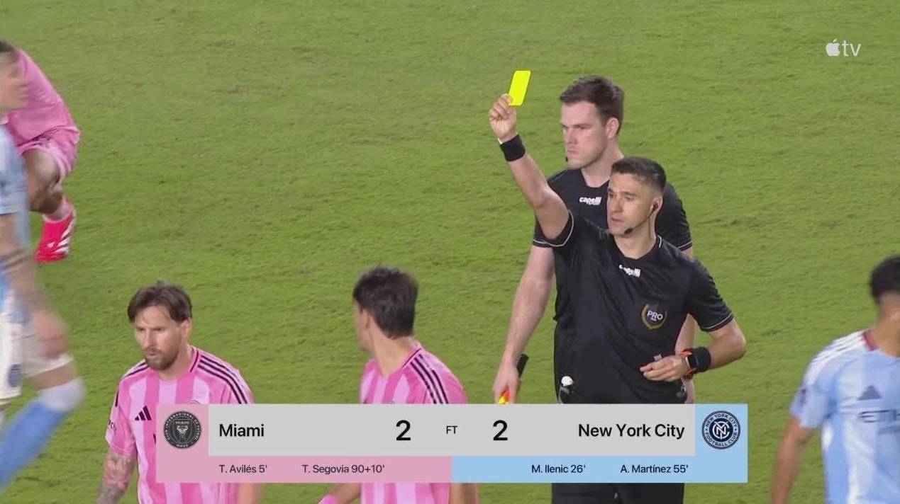 Messi gây sự với trọng tài và đối phương