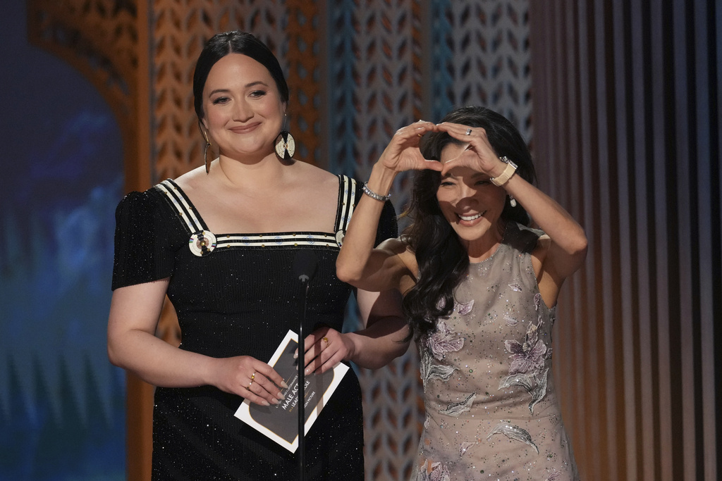 PHOTO COLLECTION: 31st Annual SAG Awards - Show