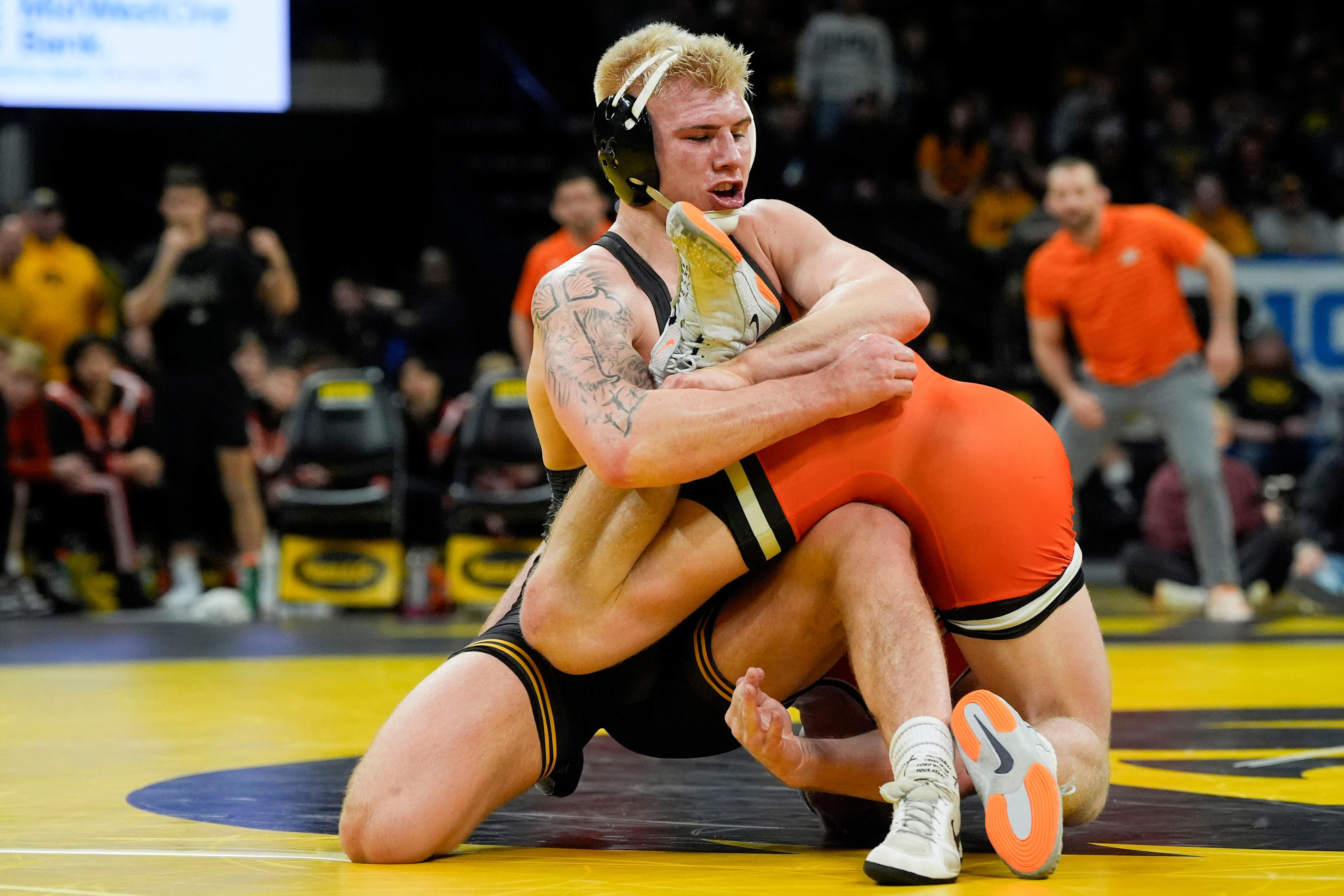 Angelo Ferrari's upset sparks Iowa's win vs Oklahoma State wrestling