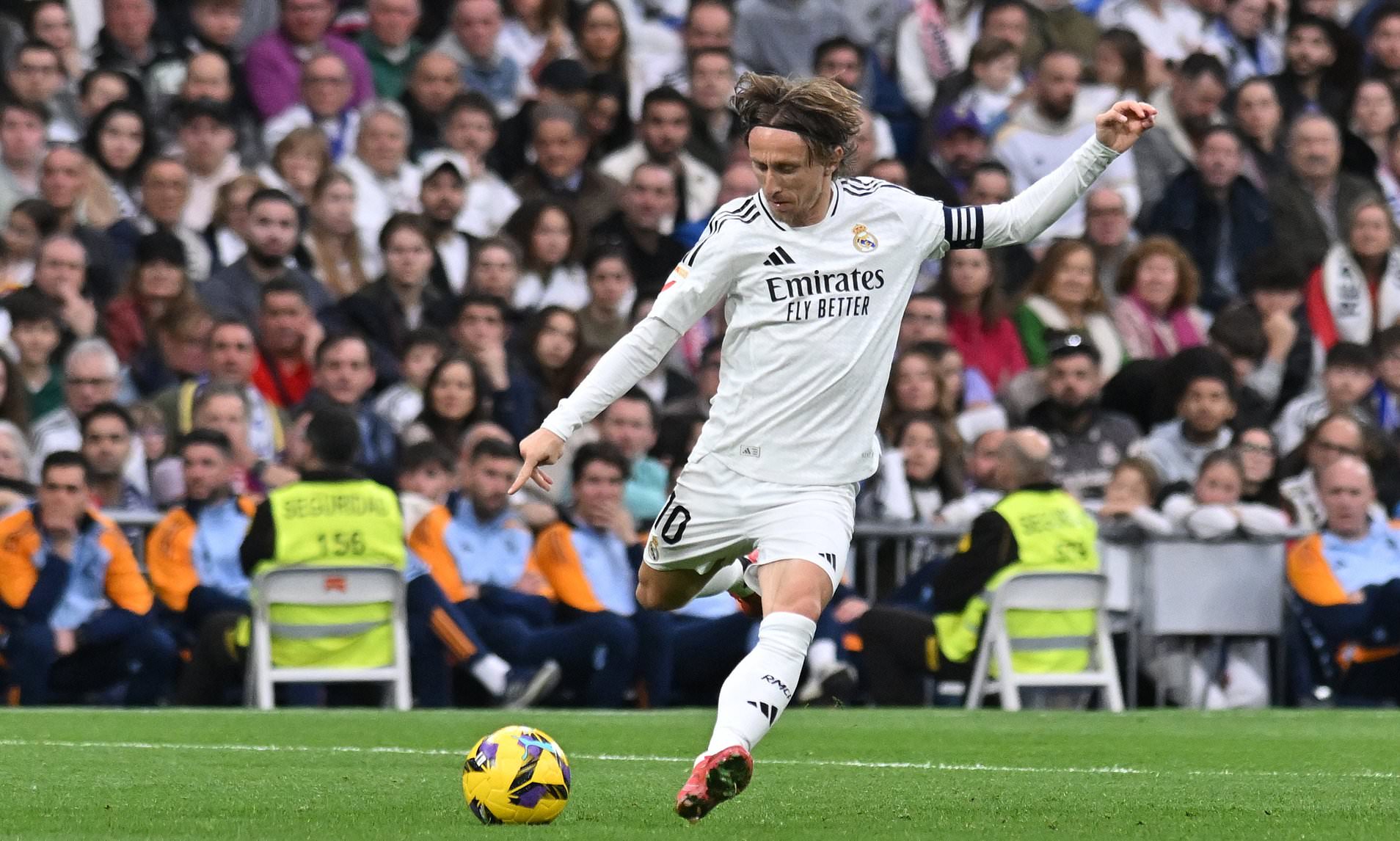 Luka Modric scores long-range wondergoal to help Real Madrid beat ...