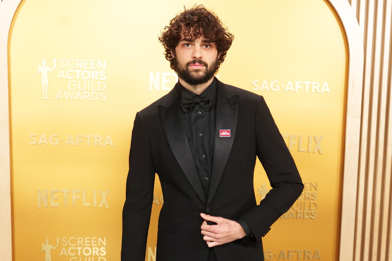 Noah Centineo Skips a Clean Shave at the 2025 SAG Awards in Favor of ...
