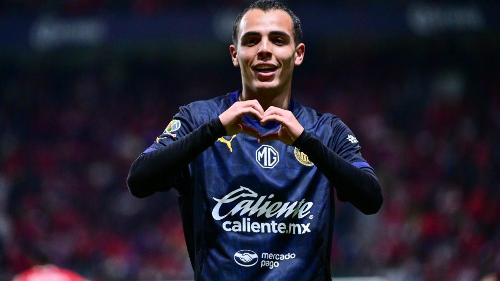 Chivas le pone nuevo apodo a Hugo Camberos por parecido con Vegeta