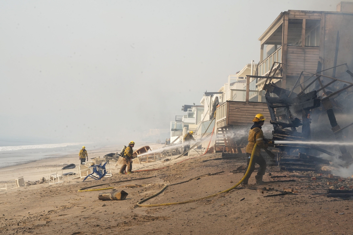 Stunning photos show total wreckage from the Palisades Fire