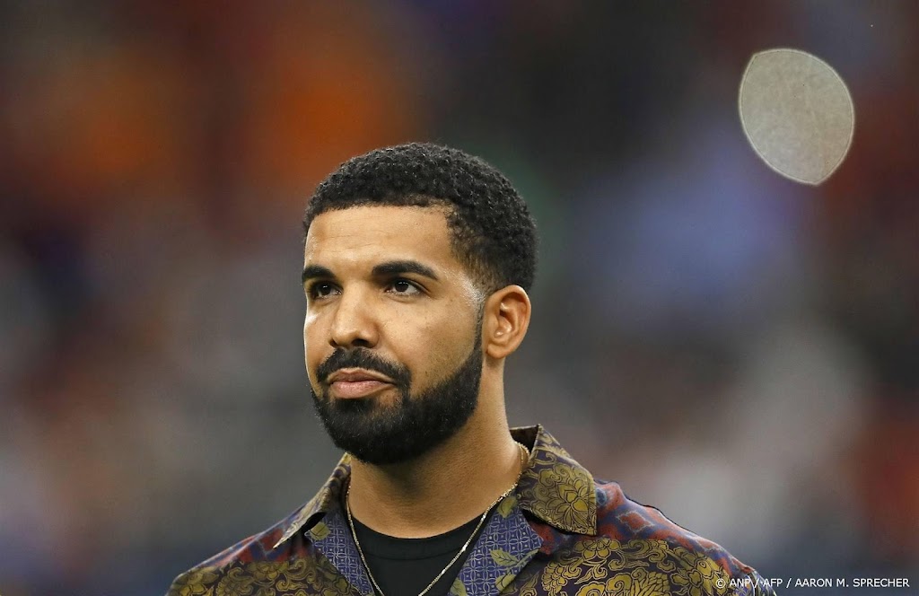 Drake voor de veertiende keer bovenaan de Billboard 200