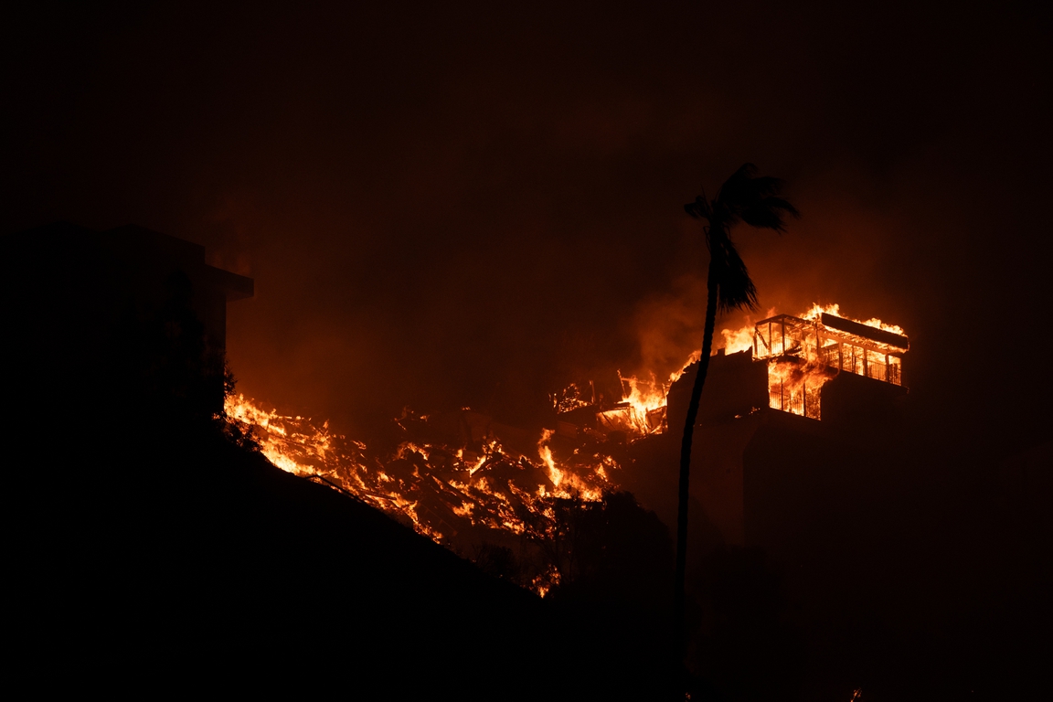 Unbelievable photos show total wreckage from the Palisades Fire nearly ...