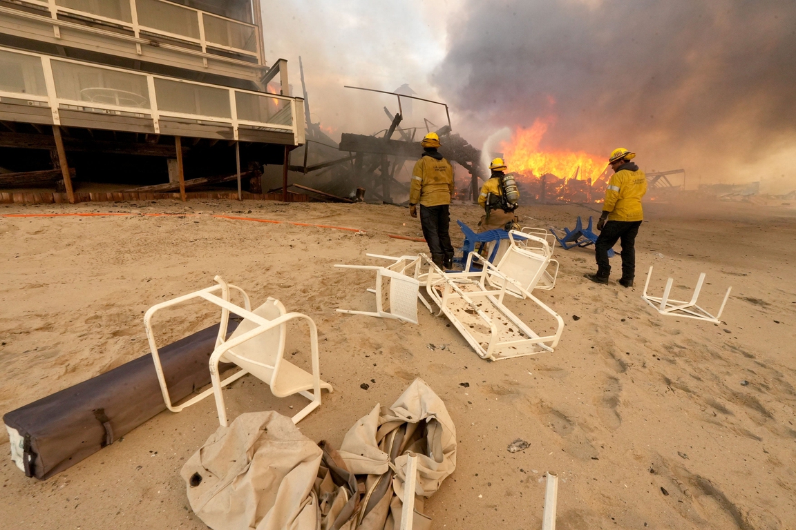 Remarkable photos show the Palisades Fire wreckage in California