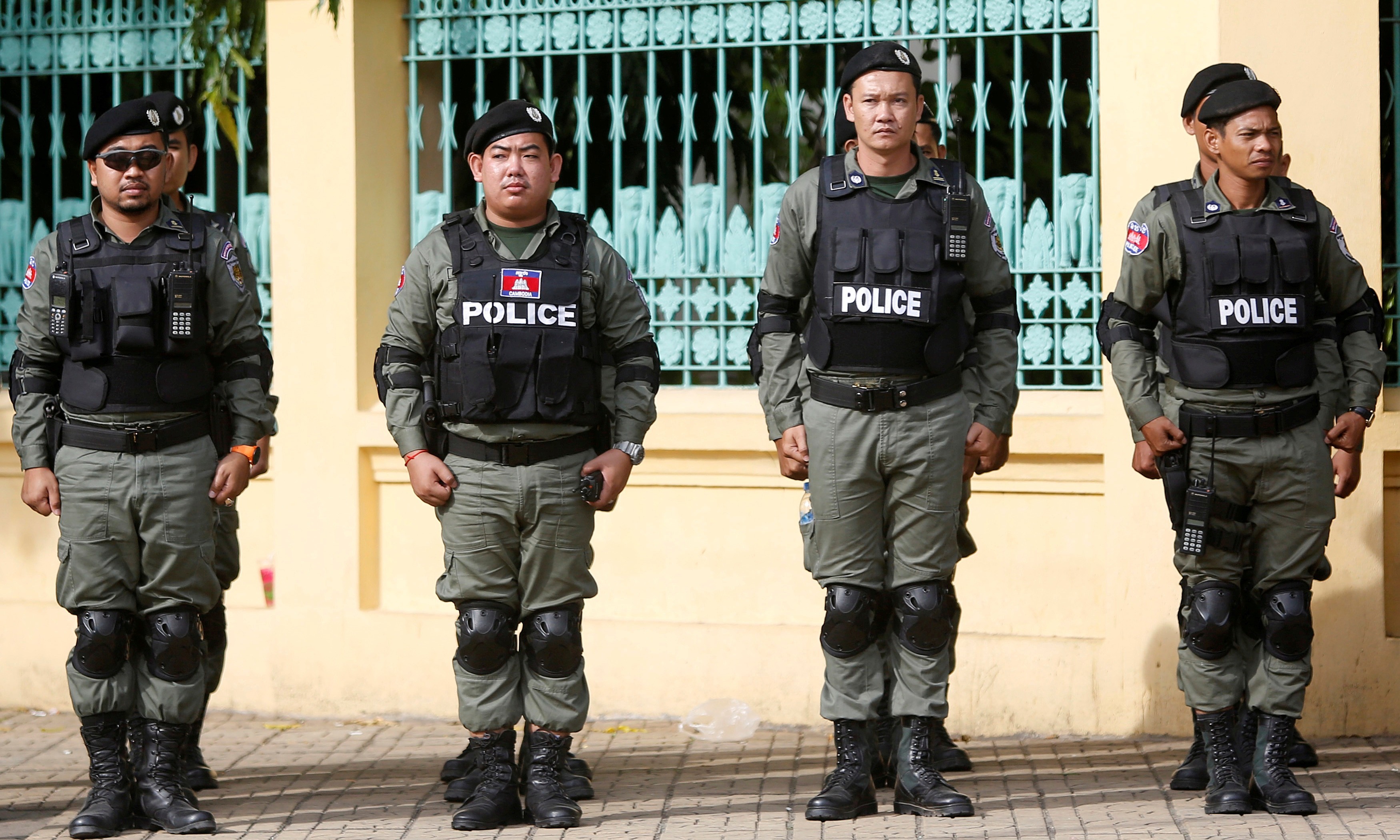 Thai, Cambodian police free 215 foreigners in scam center raid