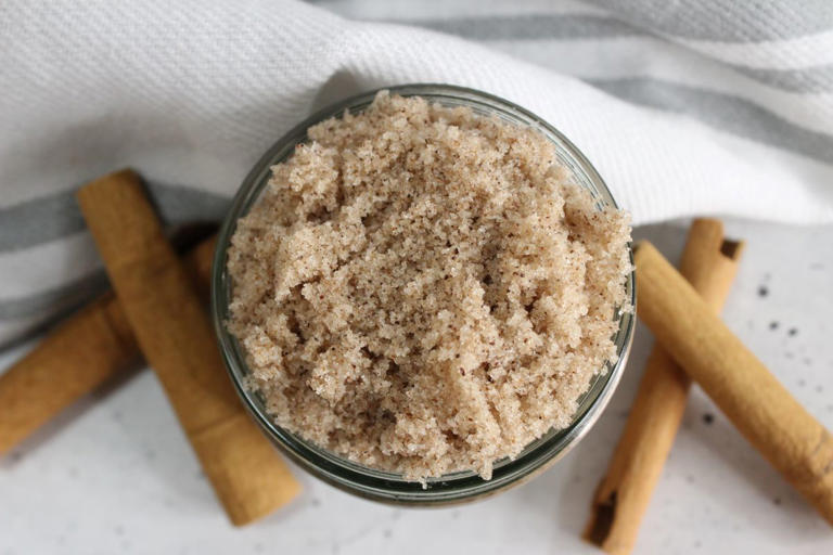 Sugar Body Scrub With Cinnamon