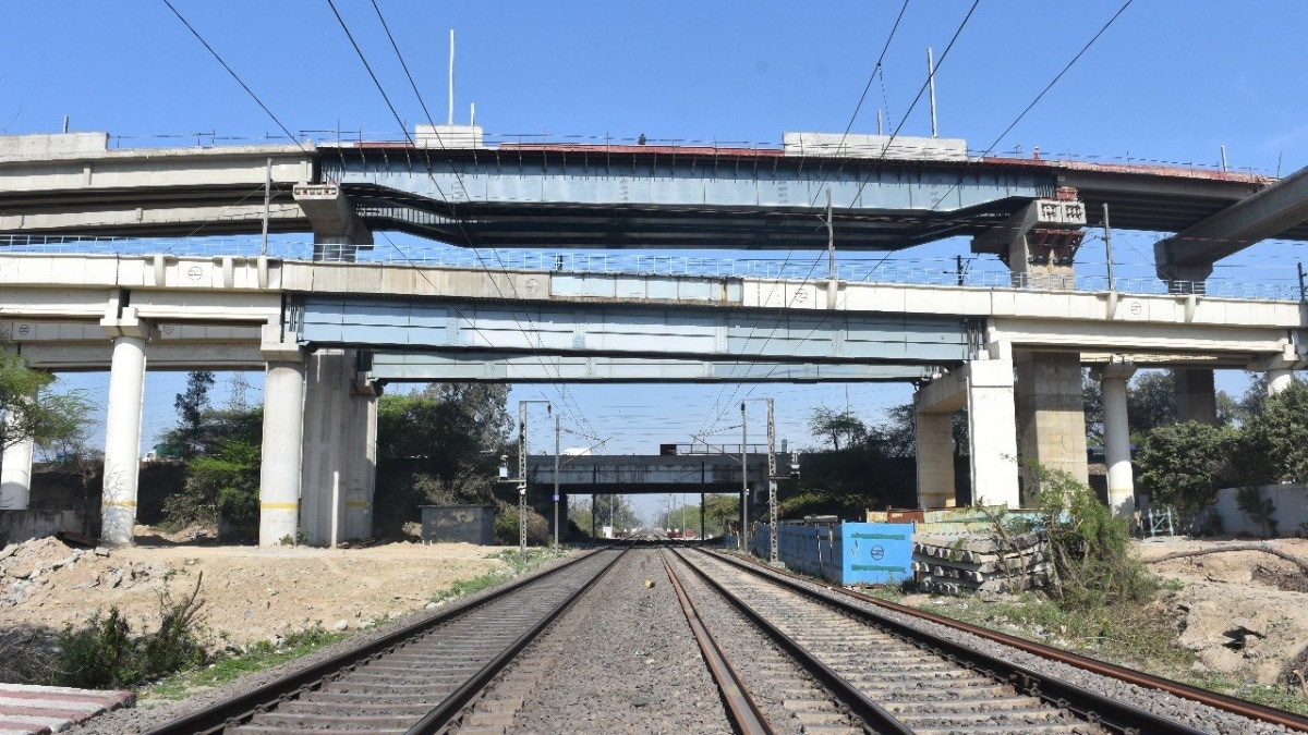 Delhi metro's magenta line extension achieves record-breaking elevation