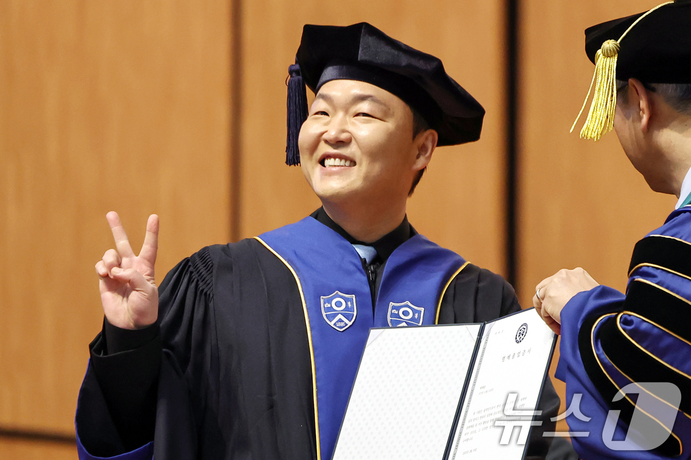 "역시 강남 스타일"…싸이 신사동 80억 건물, 207억 됐다