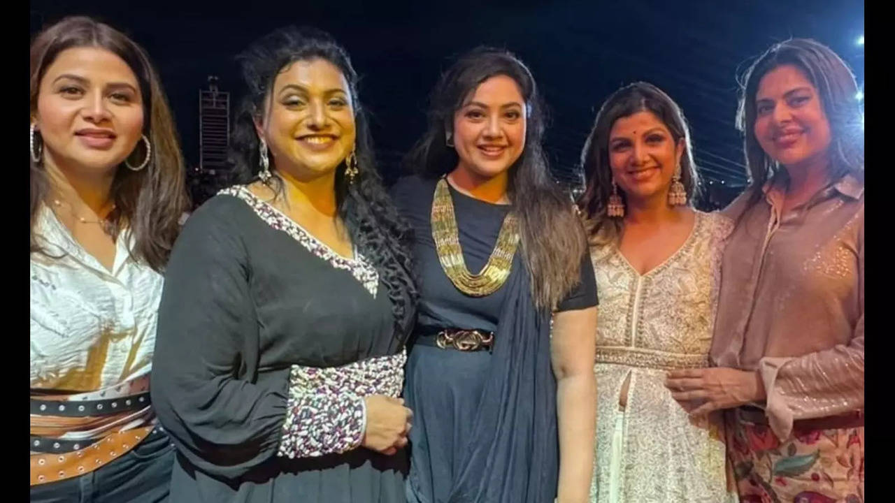 90s Tollywood Actresses Rambha, Meena And Roja Pose Together: Courtesy ...