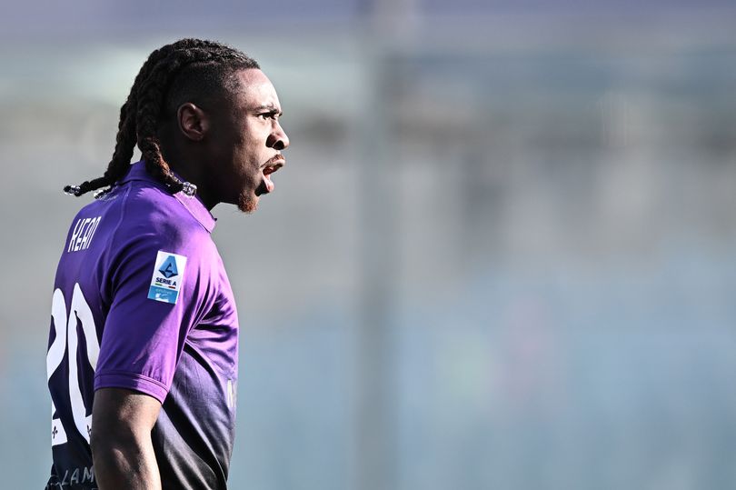 Aston Villa linked striker collapses on the pitch after suffering 'head ...