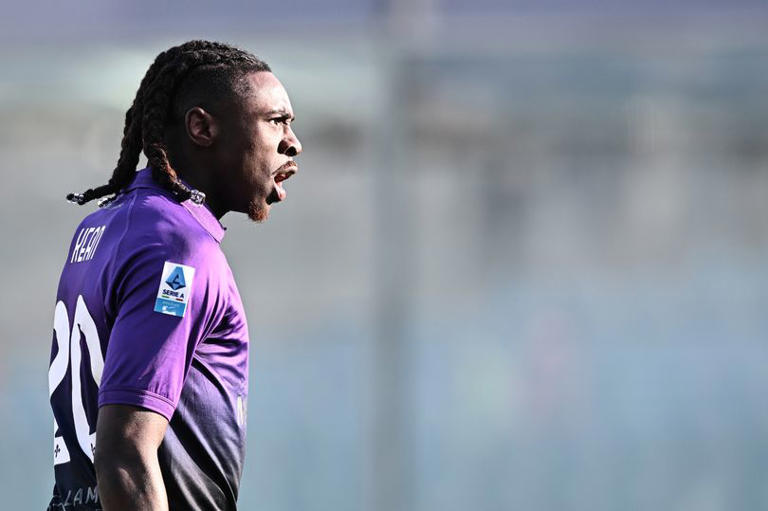 Aston Villa linked striker collapses on the pitch after suffering 'head ...