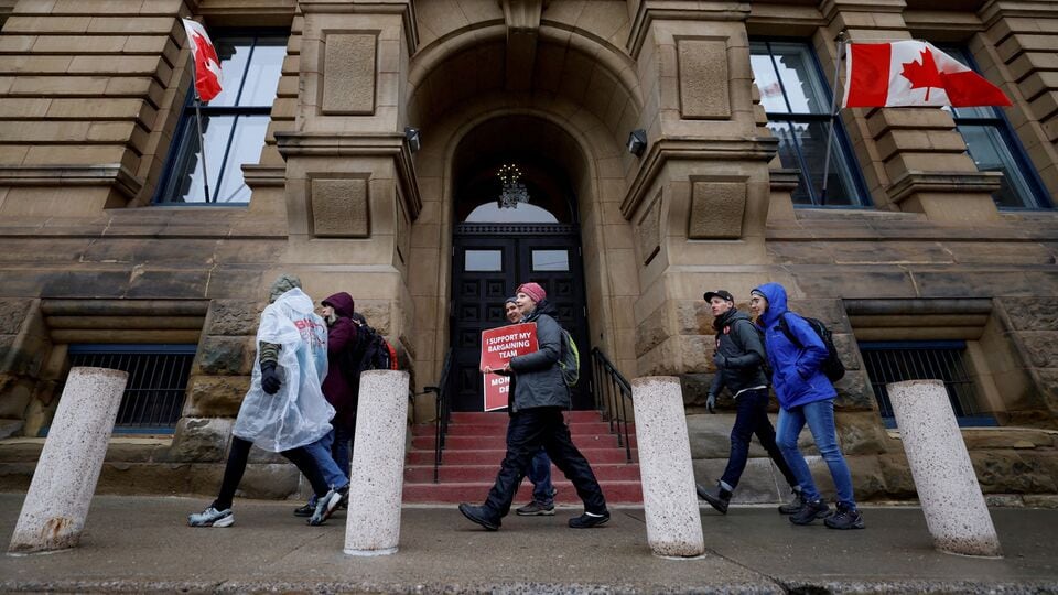 Immigration — How to get Canadian Permanent Residency on arrival if you ...