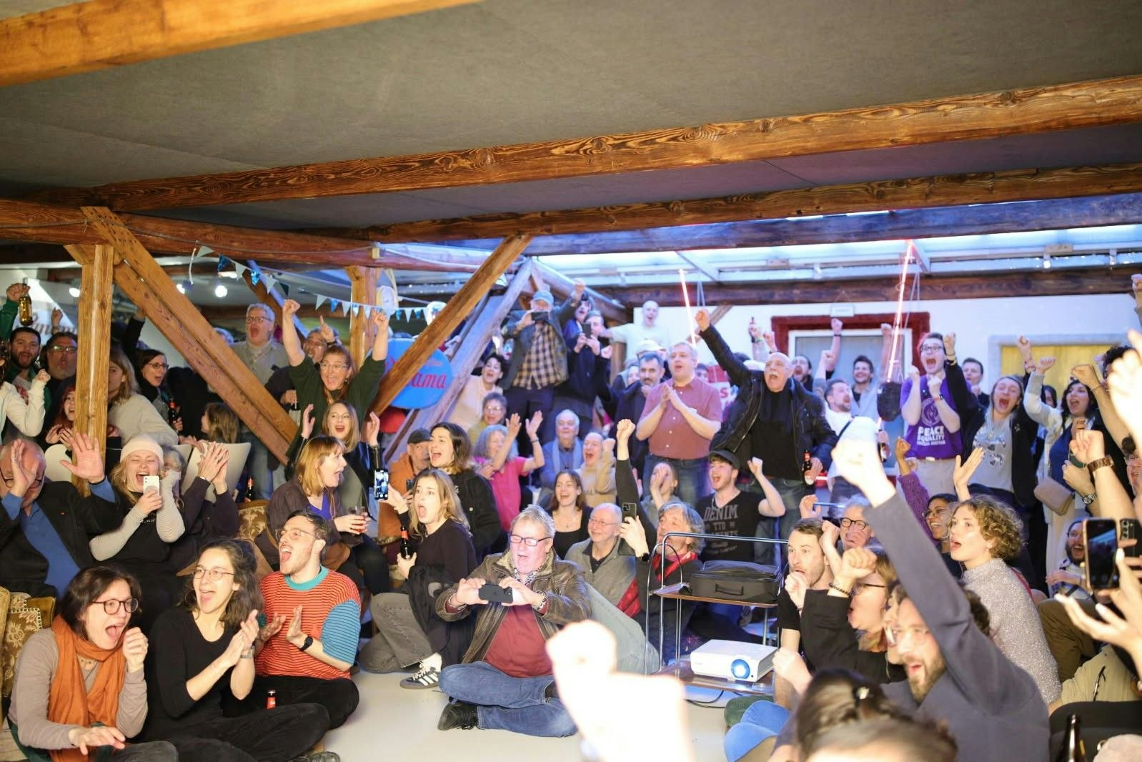 „Es ist abgefahren“: Linke in Köln feiert historisches Wahlergebnis