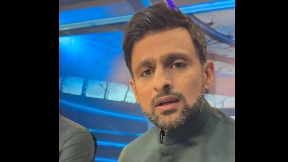 ‘Dil Ke Armaan…’: Shoaib Malik sings Bollywood song after Pakistan's ...