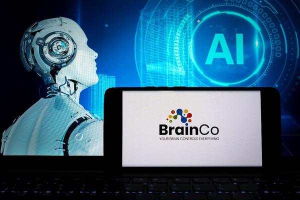 创意配图：强脑科技（BrainCo）