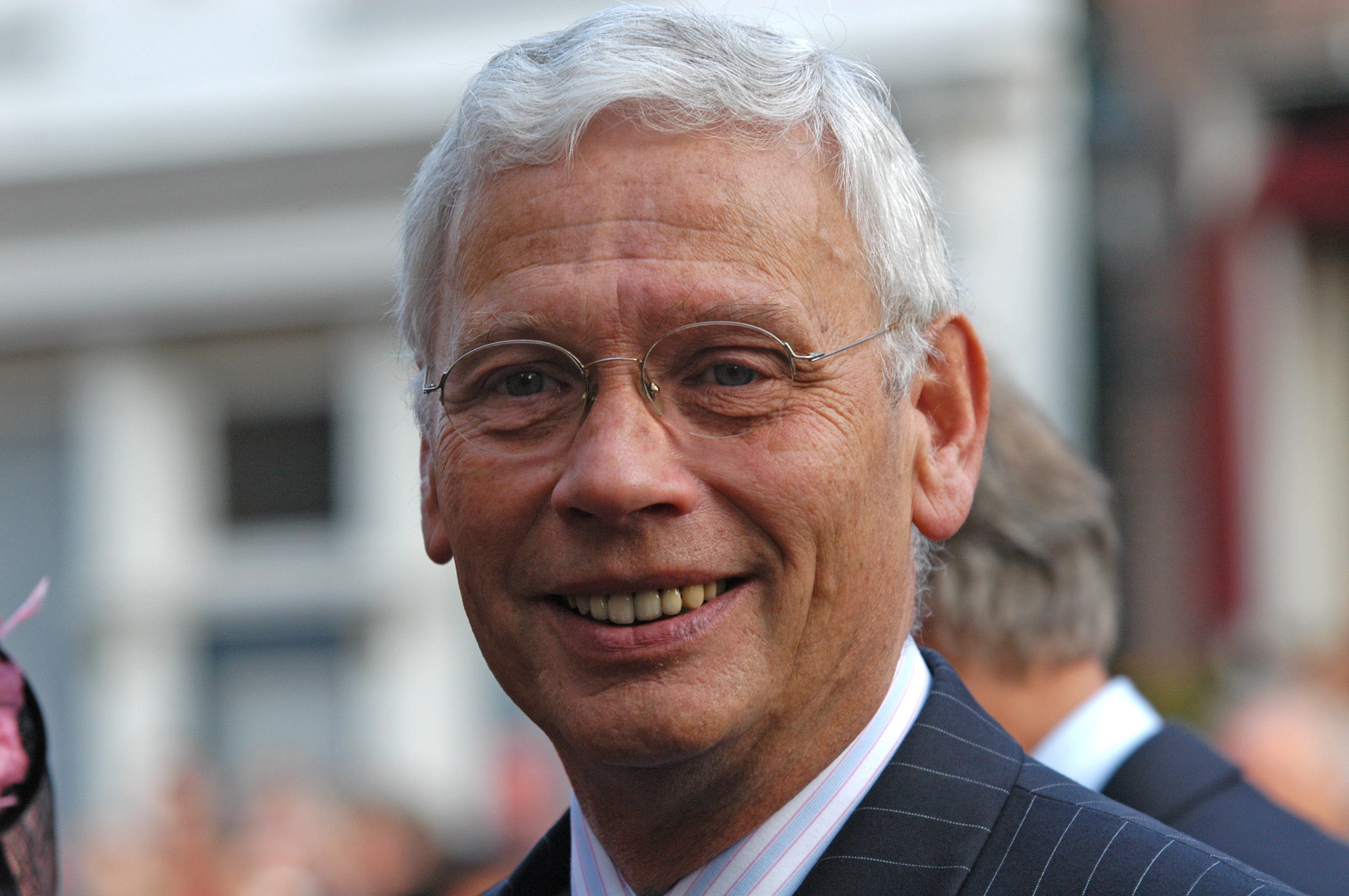 Oud-minister Hans van den Broek en vader van prinses Marilène overleden