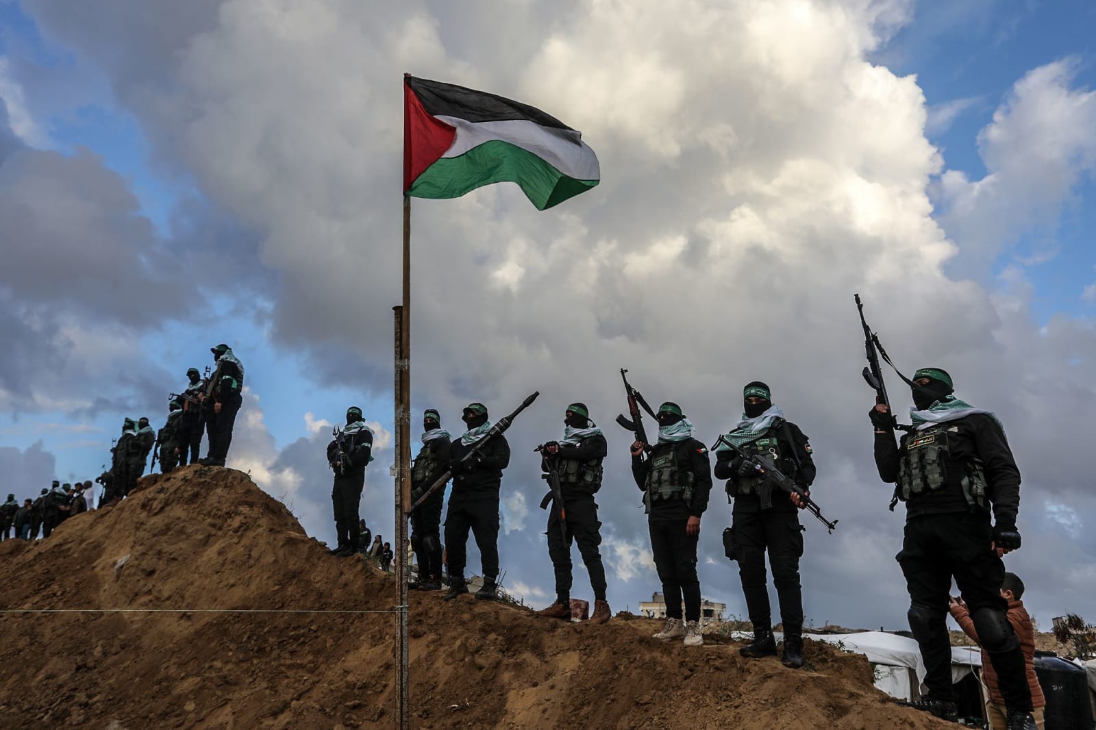 Hamas considers suspending talks with Israel unless prisoners freed