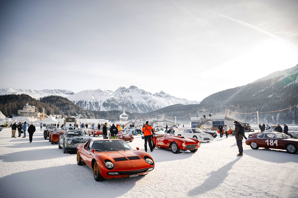 Hier schlittern mehrere Millionen über das Eis