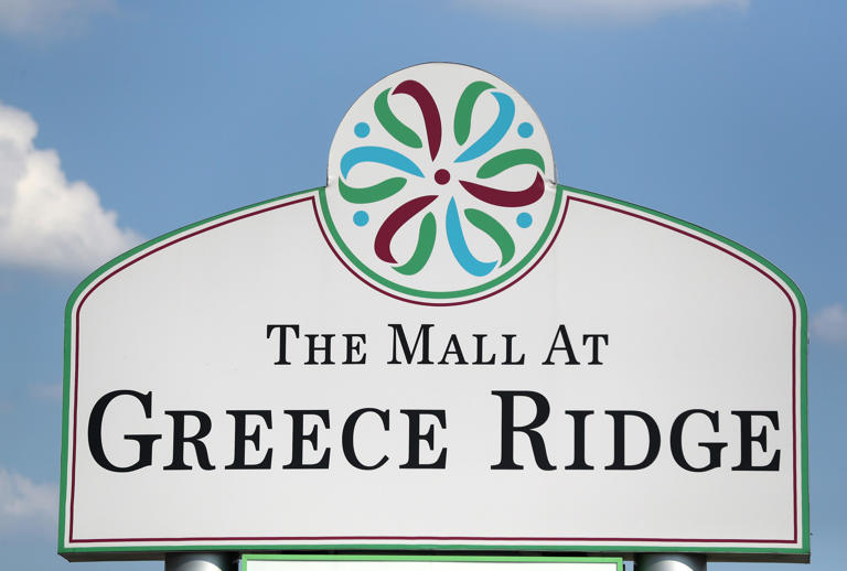 Trendy clothing store returns to Greece Ridge mall