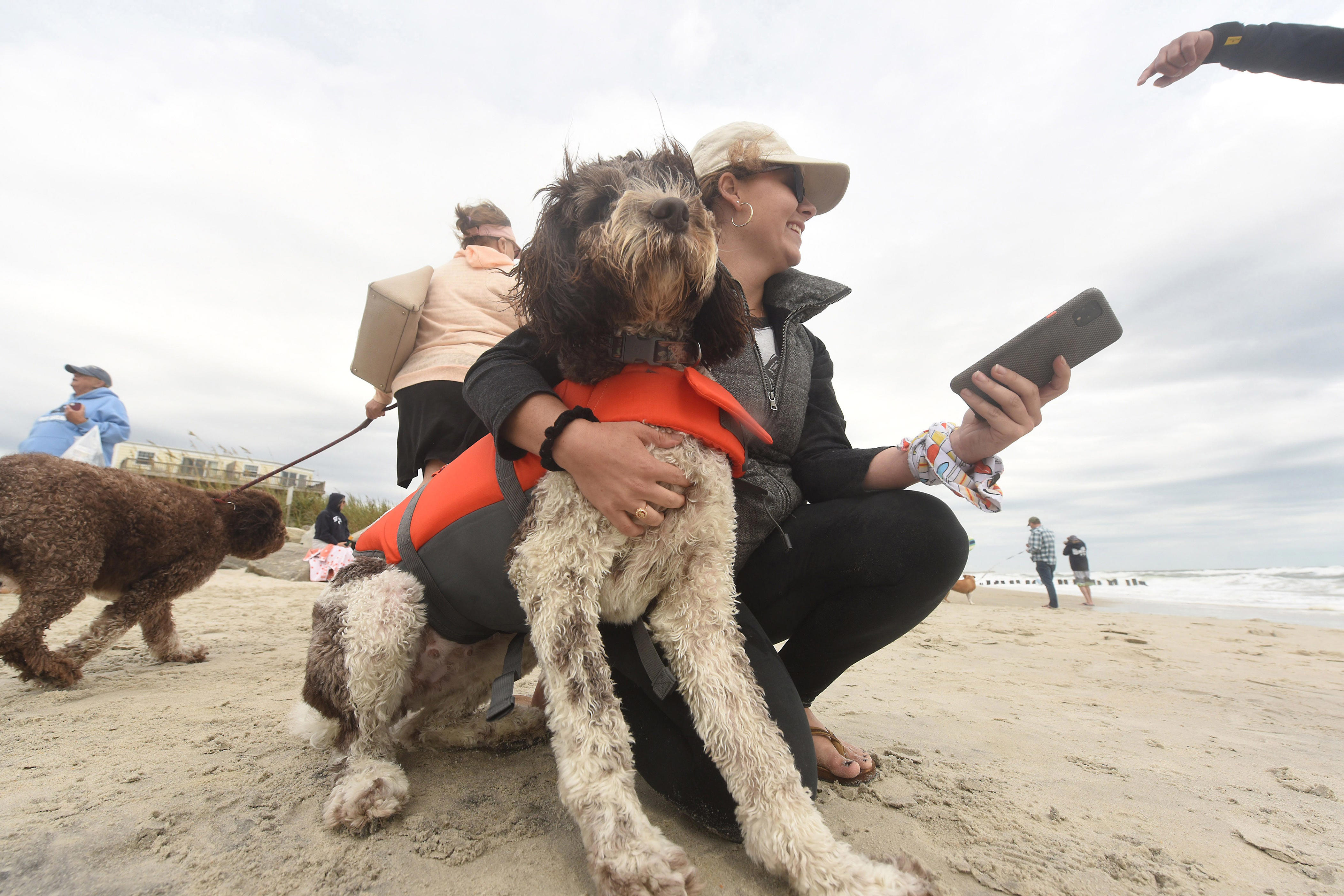 How should you prepare your pets for a hurricane?