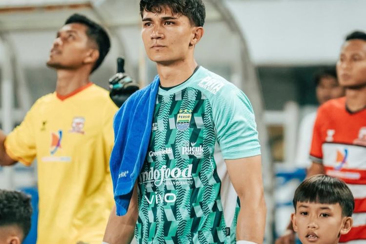Kevin Rey Mendoza Cetak Rekor 8 Clean Sheet, Persib Bandung Ancaman ...