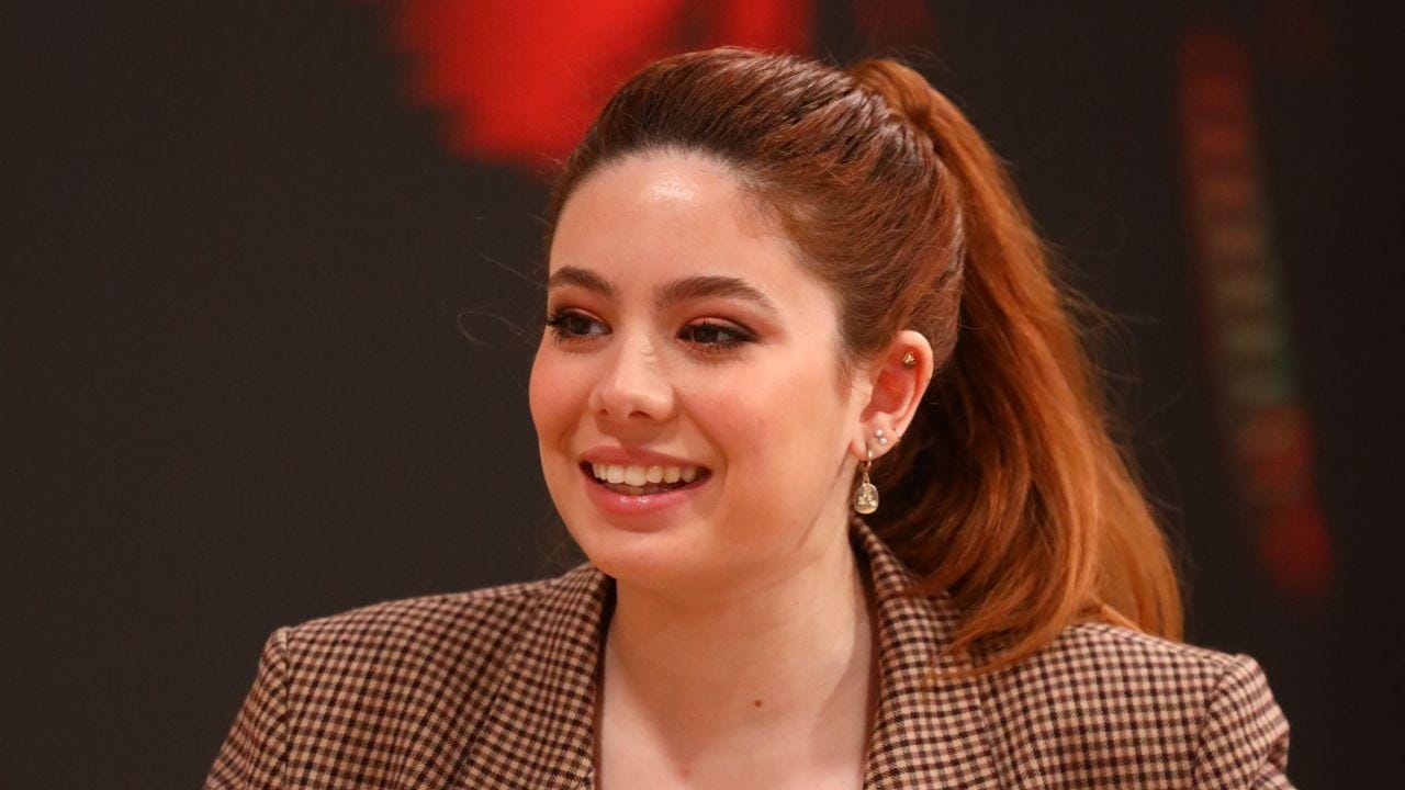 Agora, não há dúvidas! Bárbara Tinoco confirma gravidez durante concerto