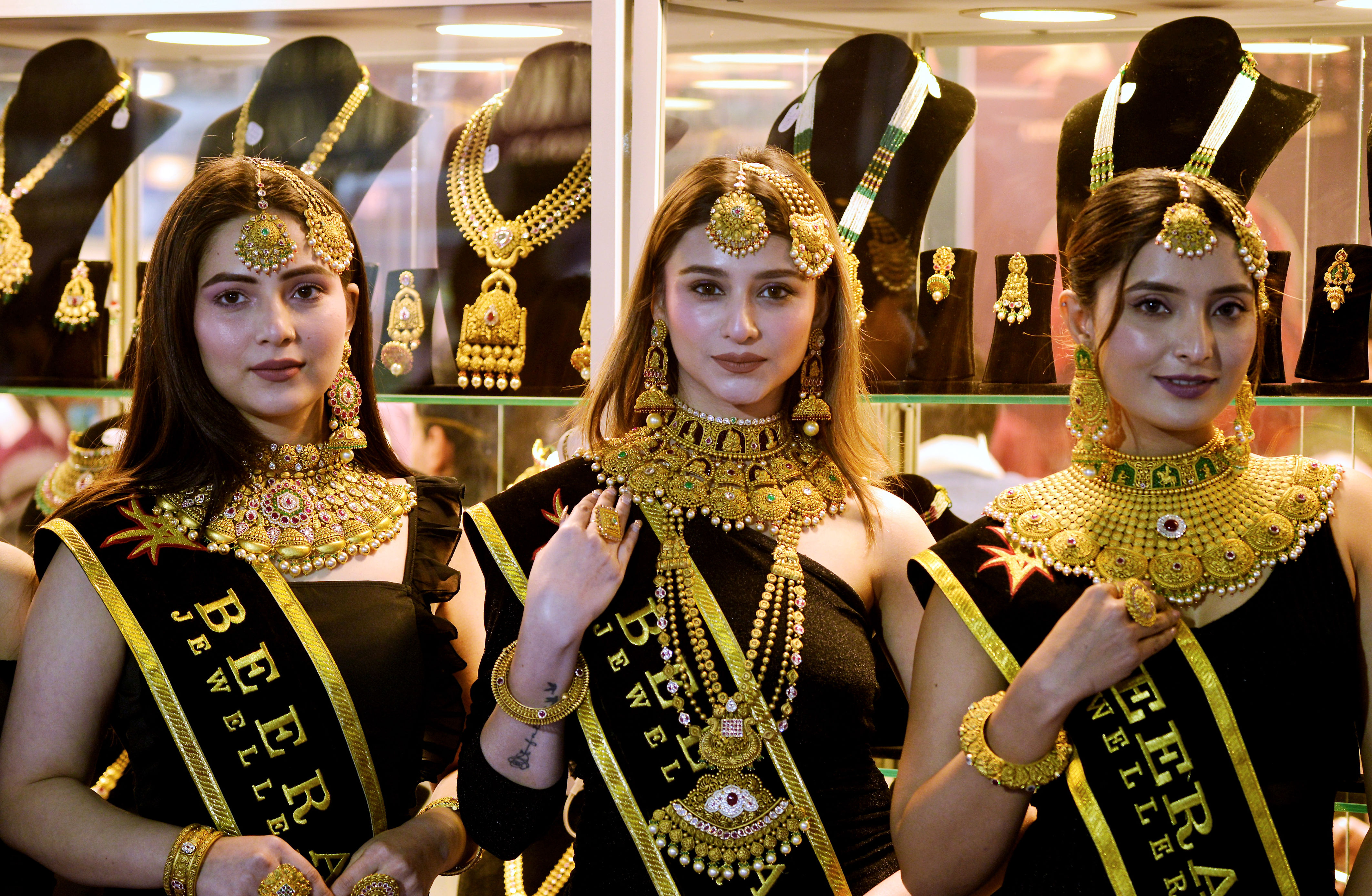 Gold rises Rs 300 to Rs 89,300/10 g, silver rallies Rs 1,000