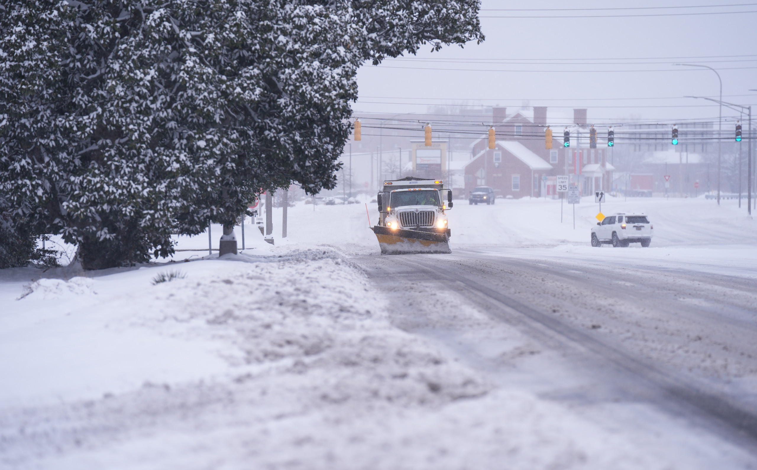How the polar vortex causes intense wintry weather