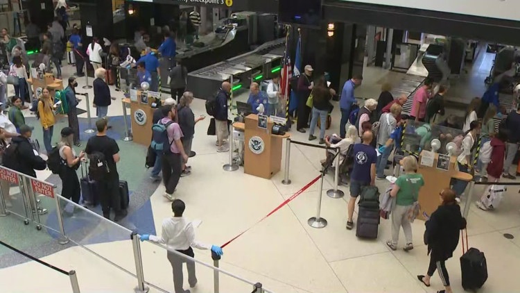 'It's just chaos': Local TSA employee gets conflicting messaging about ...