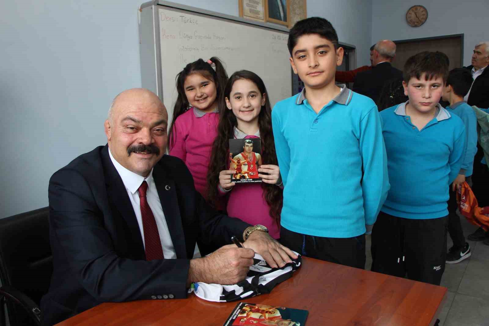 Eski Olimpiyat Şampiyonu Mahmut Demir: "Milyon dolarlık teklifleri ...