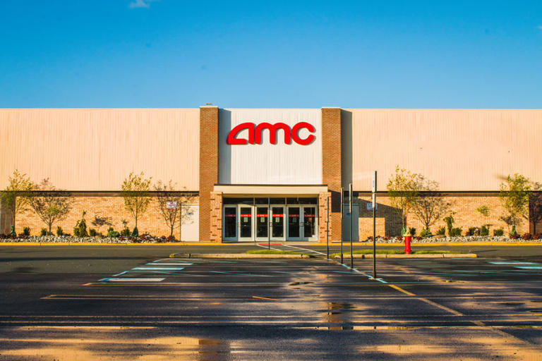 AMC stock price forecast: will it short squeeze ahead of earnings?