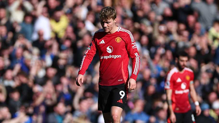 Man Utd coaching staff 'losing patience' with struggling striker