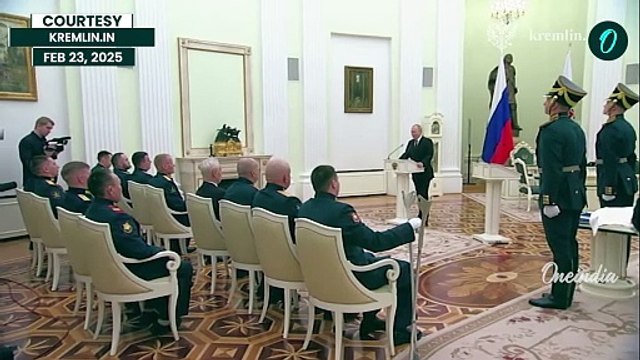 Putin ‘Cheers’ with Russian Soldiers; Kneels at Tomb of Unknown Soldier ...