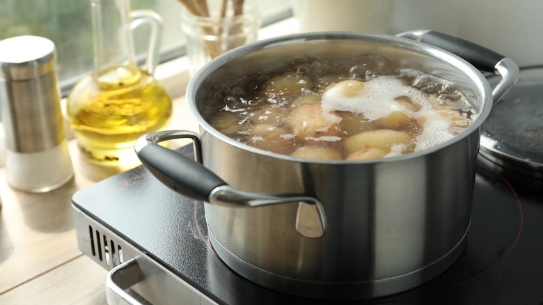 What Does It Mean To Bring Water To A Rolling Boil?