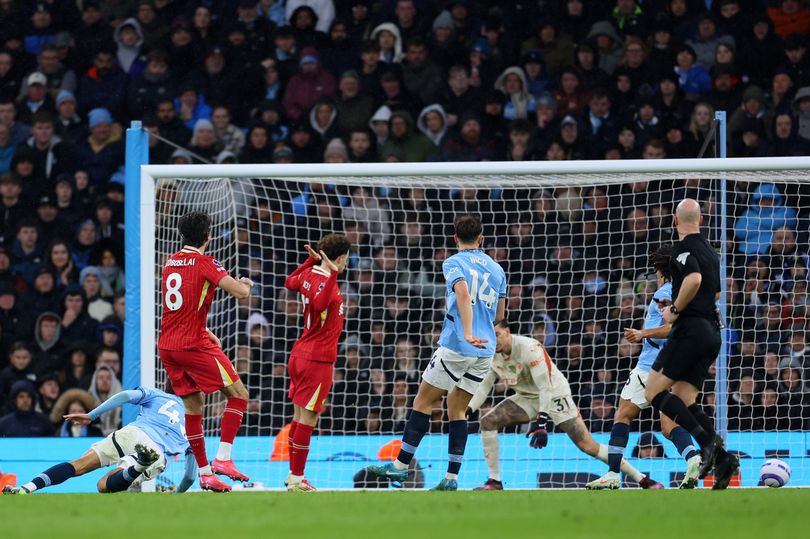 Why Liverpool's second goal vs Man City stood despite two offsides