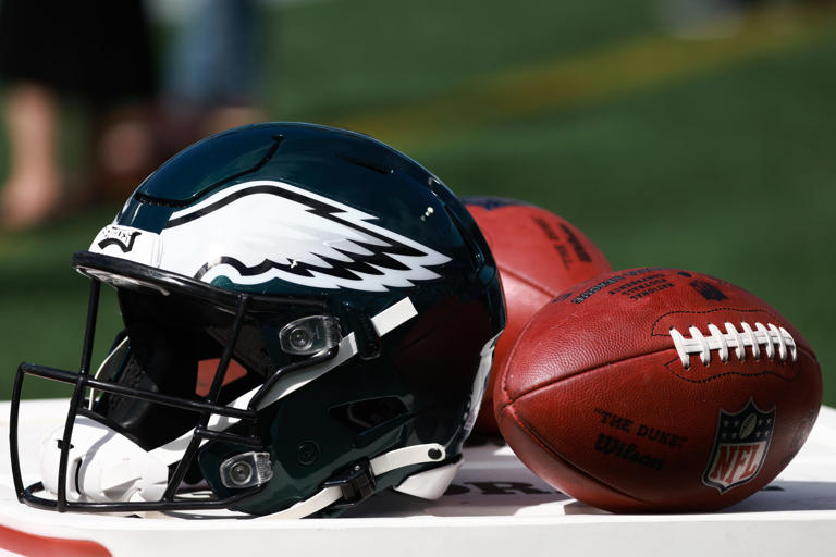 Eagles Sign Player Away From NFC East Rival
