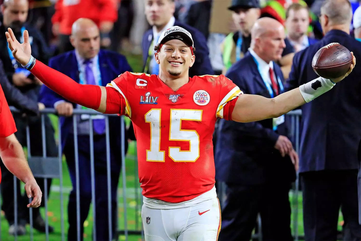 “He’s fat”: Patrick Mahomes gets brutally trolled as he deals with ...