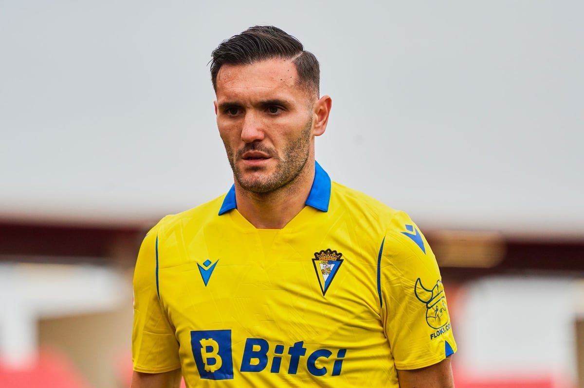 Why Lucas Perez cannot face Arsenal in Champions League after PSV move