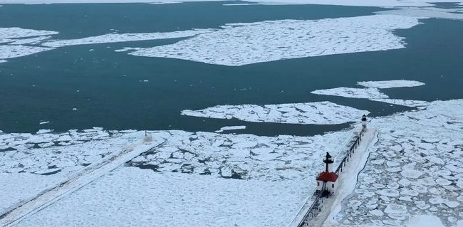 Huge Ice Sheets Drift Atop Lake Michigan Amid Warming Temperatures