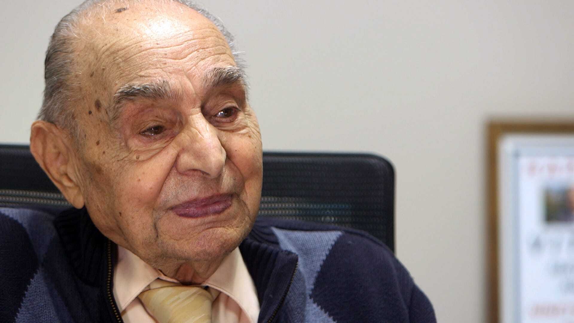 America's oldest serving mayor, Vito Perillo, dies at 100 while in NJ ...