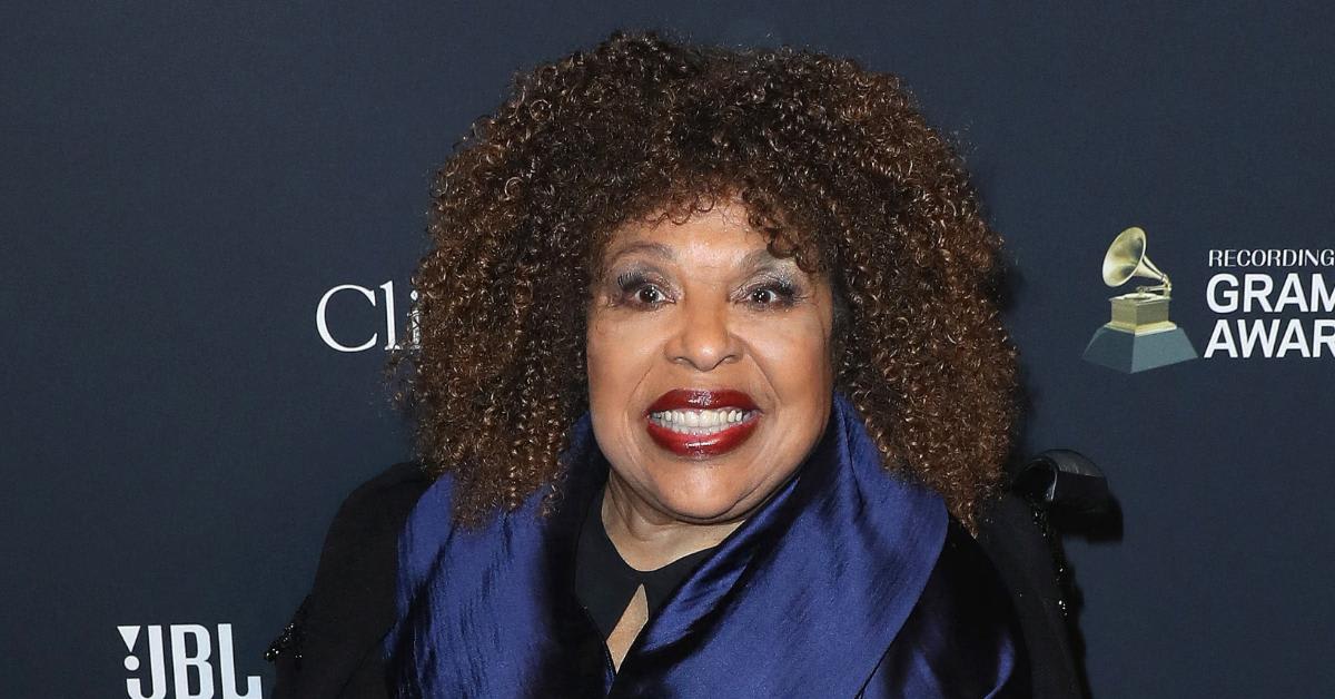 R&B Icon Roberta Flack Dead at 88, Singer Passed 'Peacefully Surrounded ...