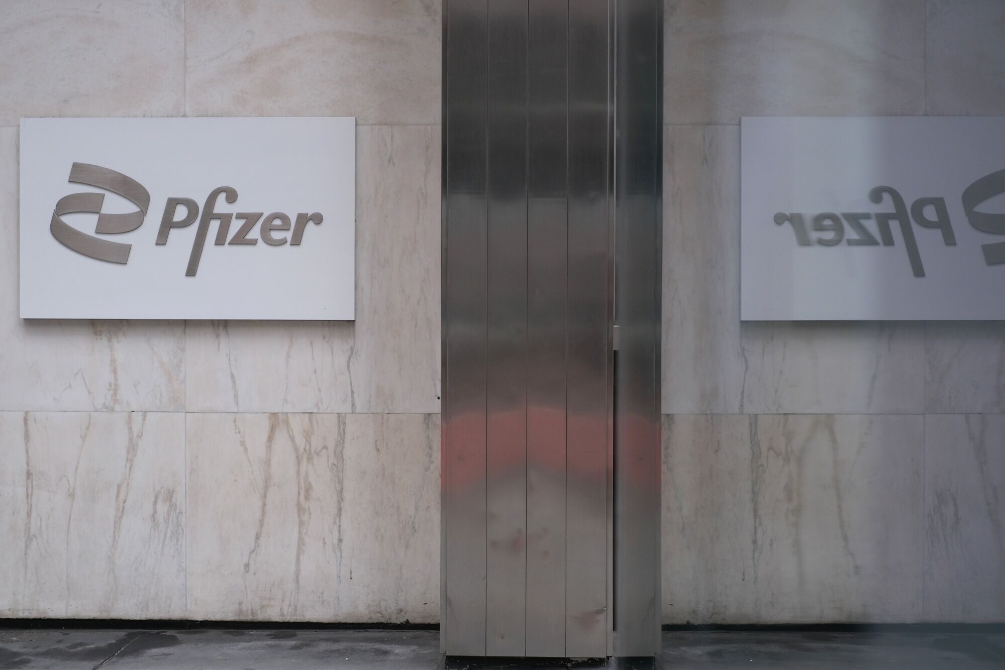 Pfizer Names Former FDA Drug Chief as Top Doctor