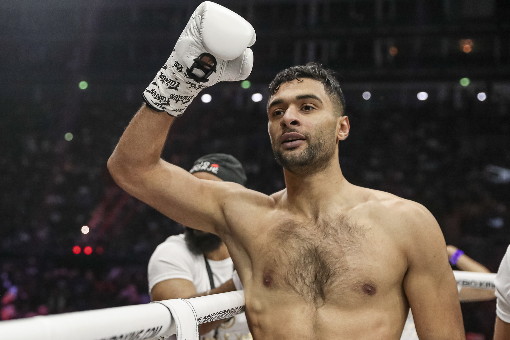 Moroccan fighter Hamicha shines with spectacular victory at Glory 98