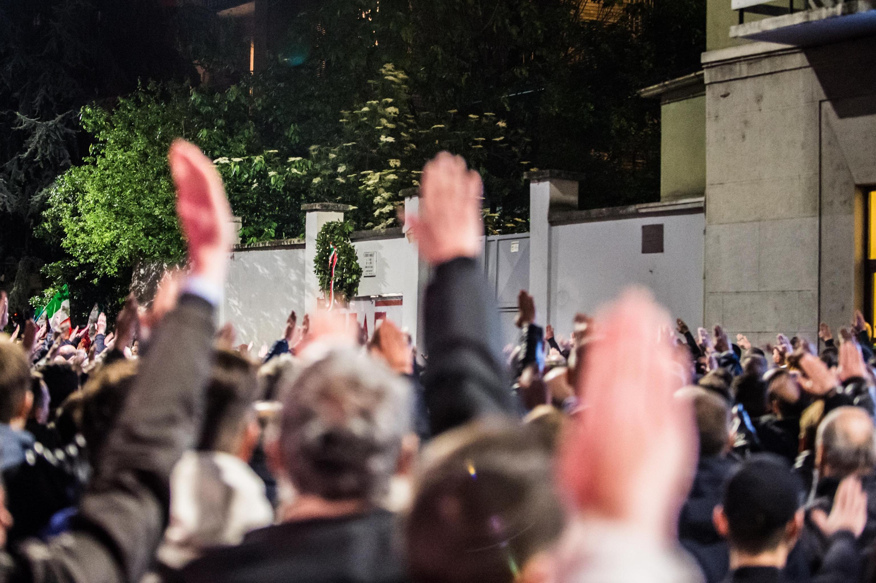 Roman salute of 1,000 activists homage, not crime - court