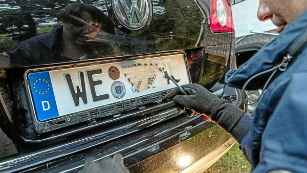 Rätsel um Kennzeichen in Weimar: Polizei tappt im Dunkeln